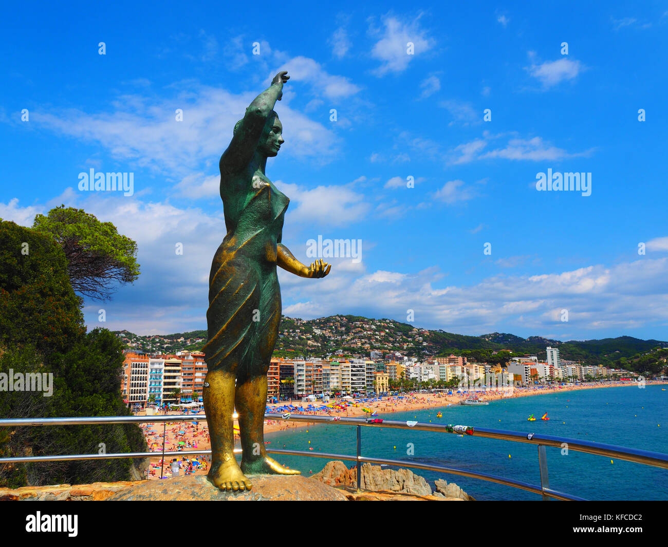 Monument a la dona marinera Banque de photographies et d’images à haute ...