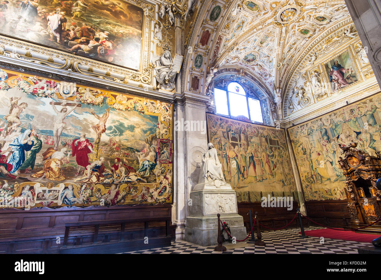 La basilique de Santa Maria Maggiore, original avec un plan en croix ...