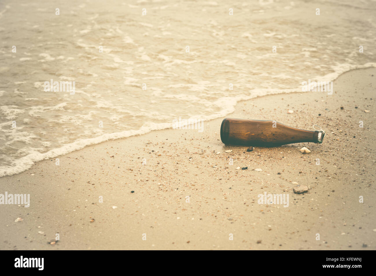 Bouteille en verre vide Banque de photographies et d’images à haute ...