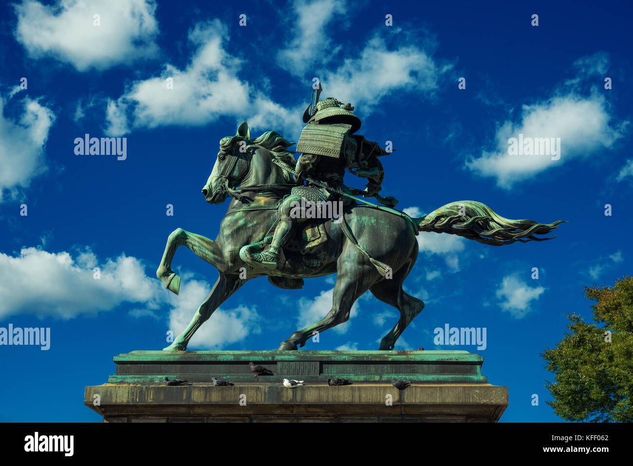 Kusunoki masashige samurai statue équestre en bronze érigée en 1897 ...