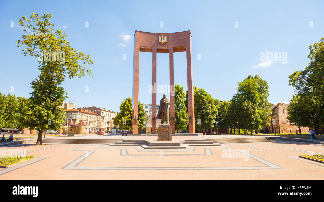 Le Stepan Bandery (Stepana Bandera) Monument, Lviv, Ukraine Photo Stock ...