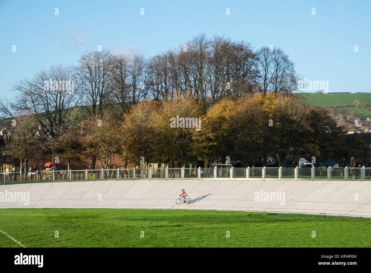 Parc de Carmarthen, Carmarthenshire, UK. 29 octobre, 2017. Les jeunes ...