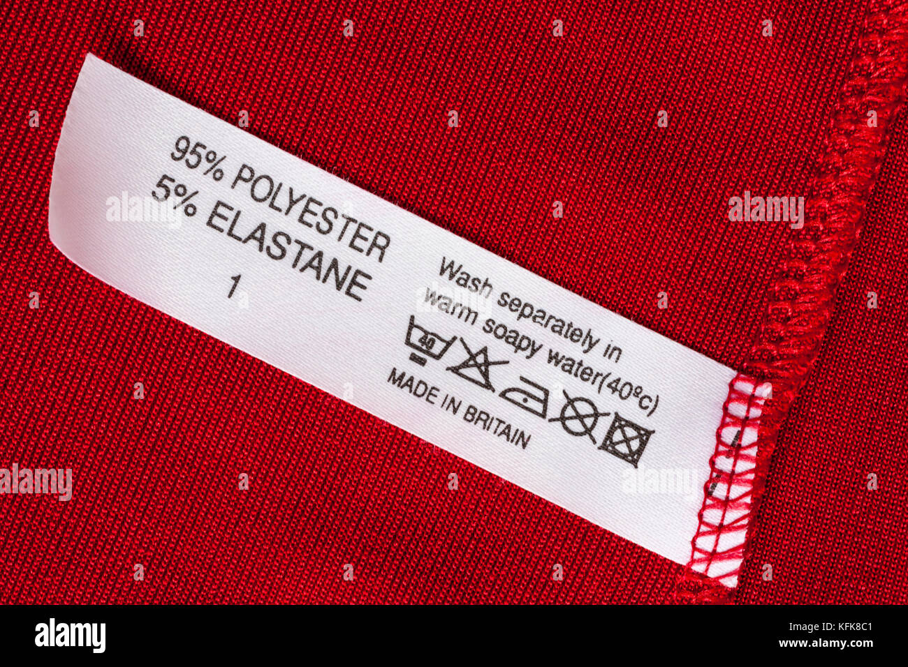 95 % polyester 5 % élasthanne label in woman's rouge haut fait en ...