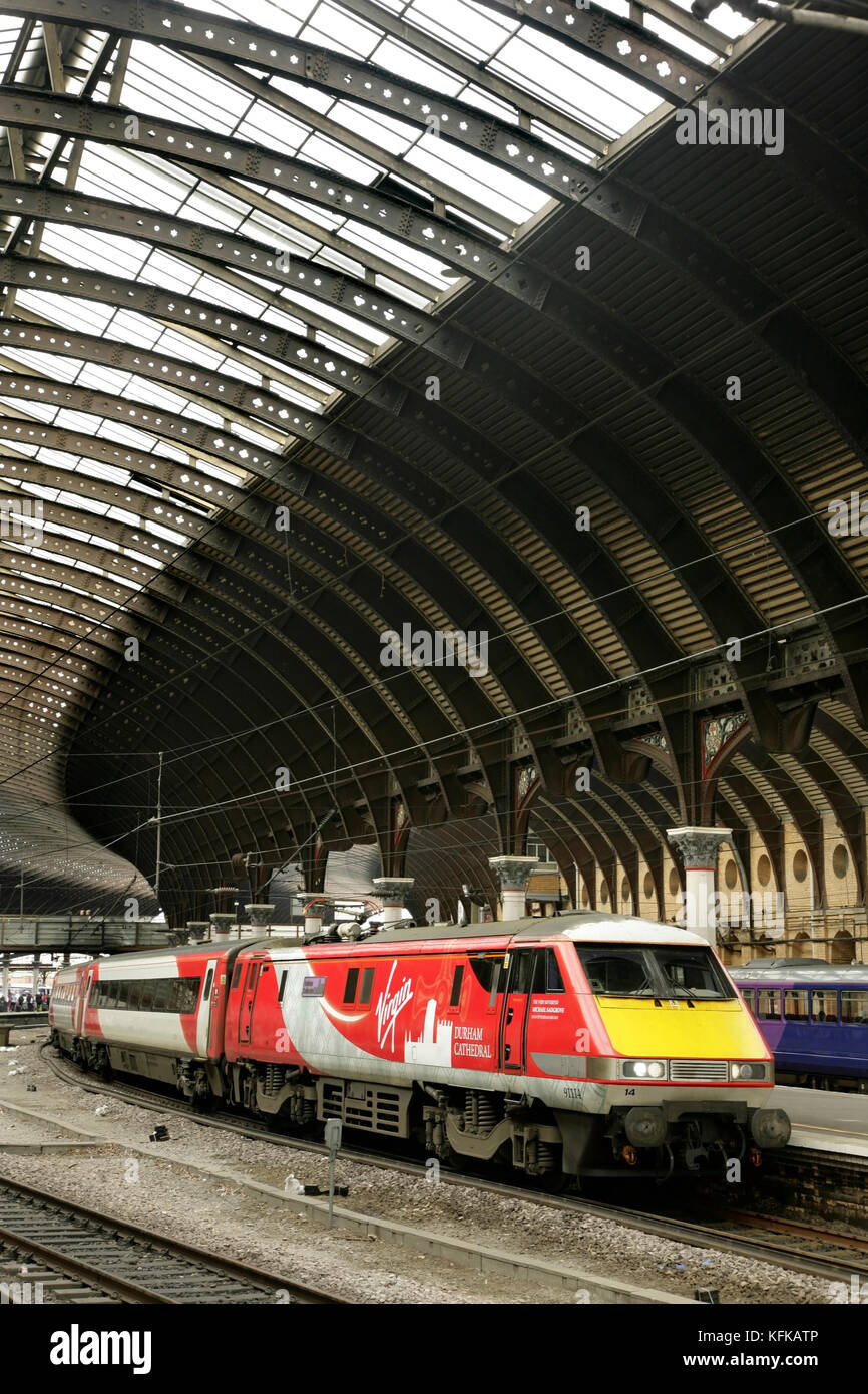 Virgin trains class 91 locomotive Banque de photographies et d’images à ...