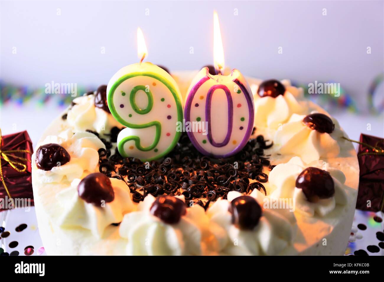 Gateau 90 ans pour homme or men Banque de photographies et d’images à ...
