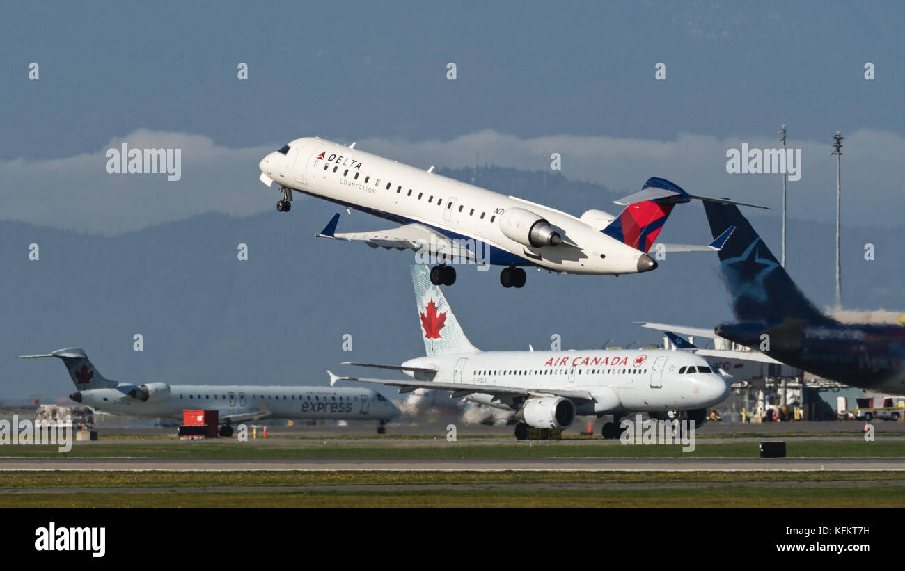 Crj 701er Banque de photographies et d’images à haute résolution - Alamy