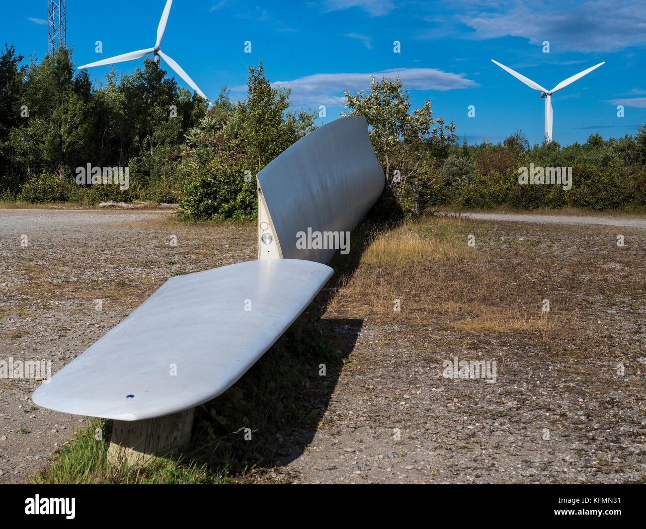 Wind turbine blaade montrant l'extrémité des pales « pivotables ». Le ...