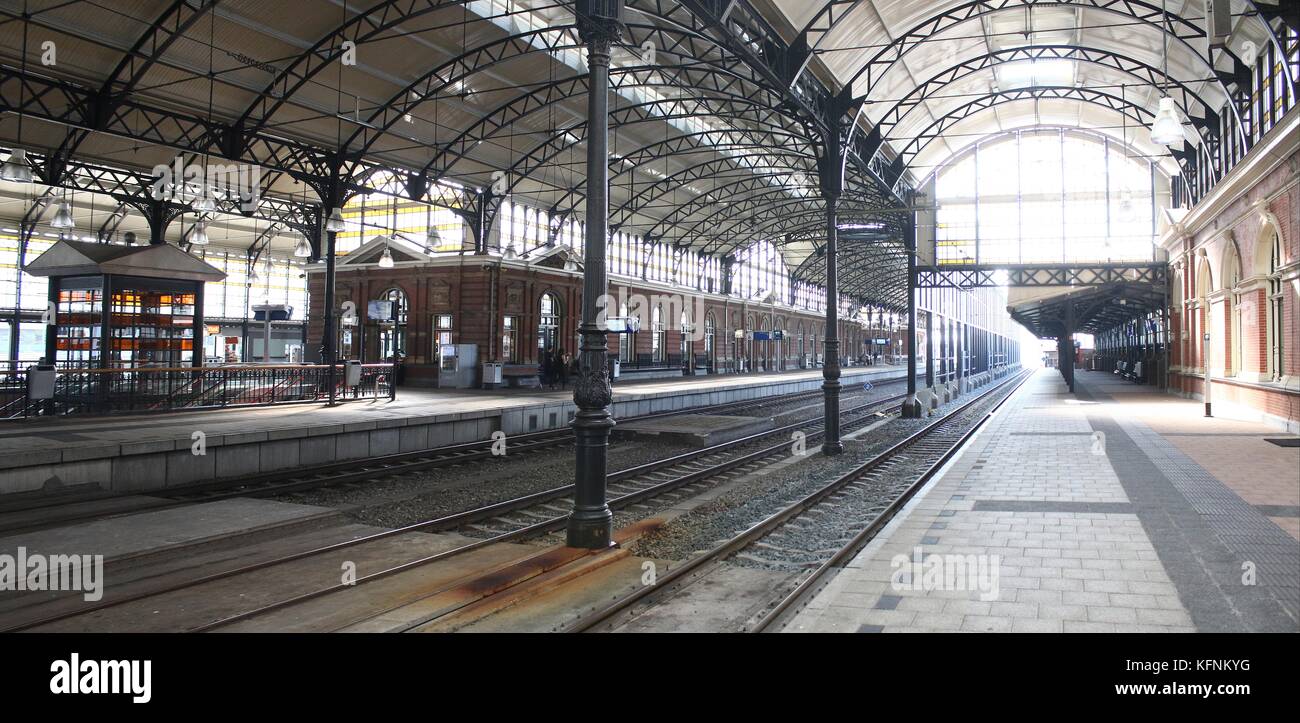 Quais de gare du 19ème siècle Banque de photographies et d’images à ...