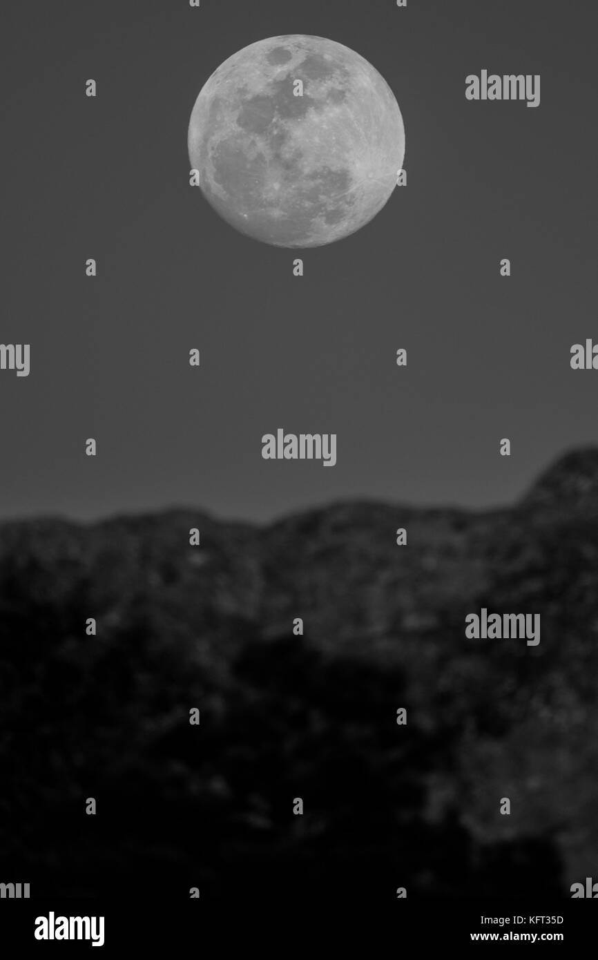 Luna La lune est le seul satellite naturel de la Terre. Avec un ...