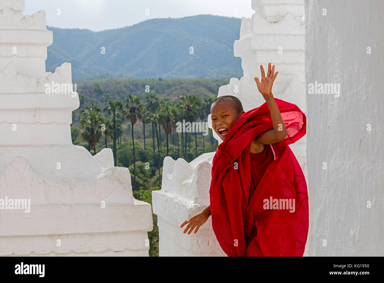 Moine novice dans le temple Banque de photographies et d’images à haute ...