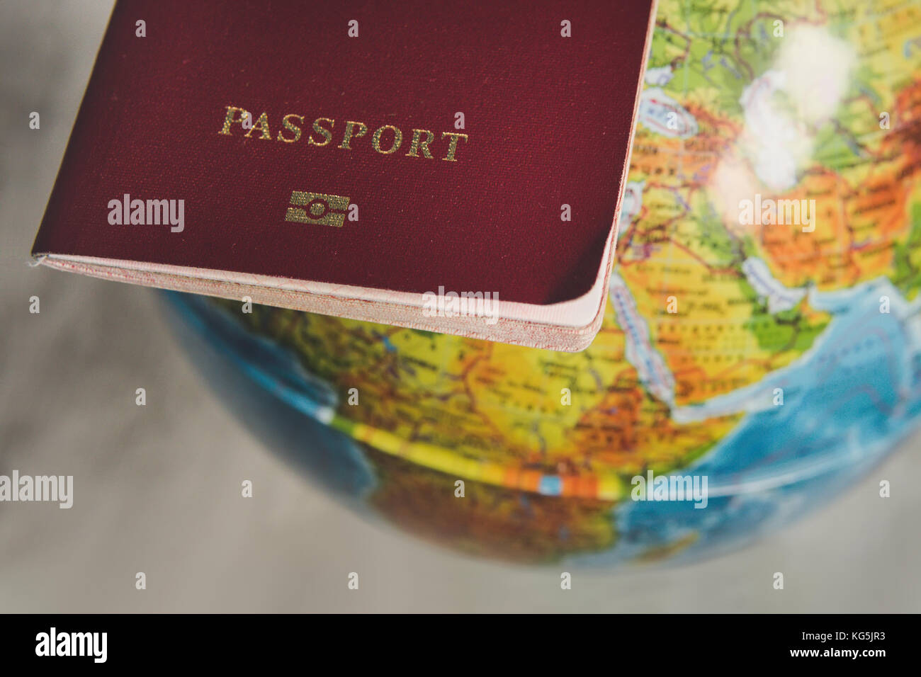 Passeport avec carte du monde, voyage concept. Le concept de voyages et ...
