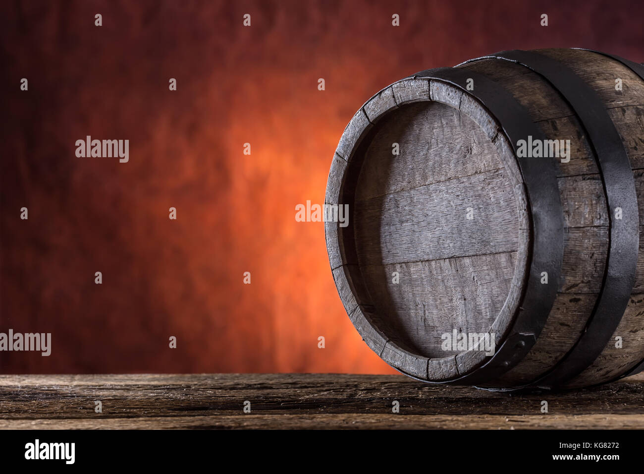 Tonneau en bois. ancienne en bois fût. barel sur la bière whiskey vigne ...