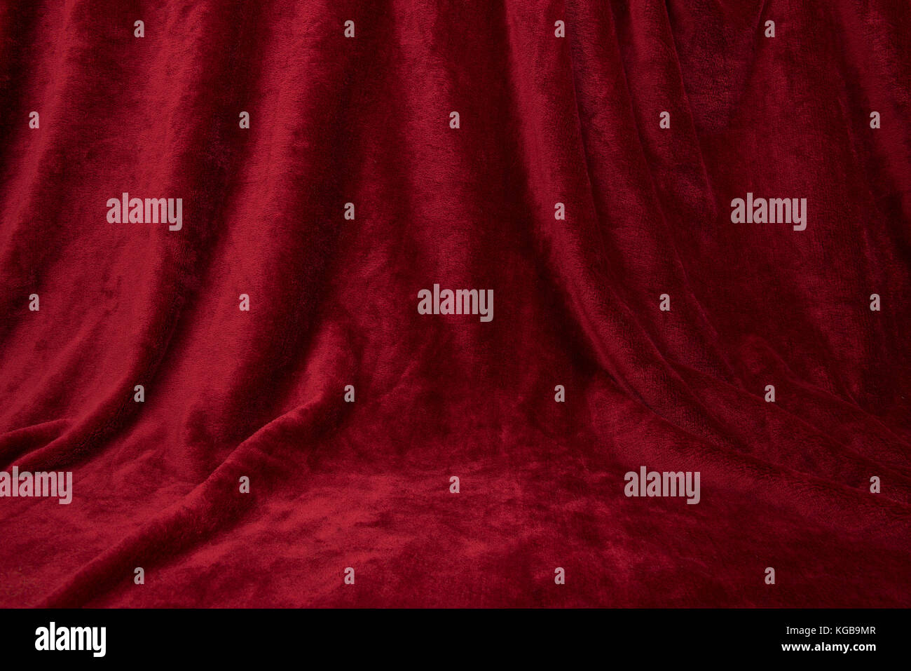 Tissu drapé rouge Banque de photographies et d’images à haute ...