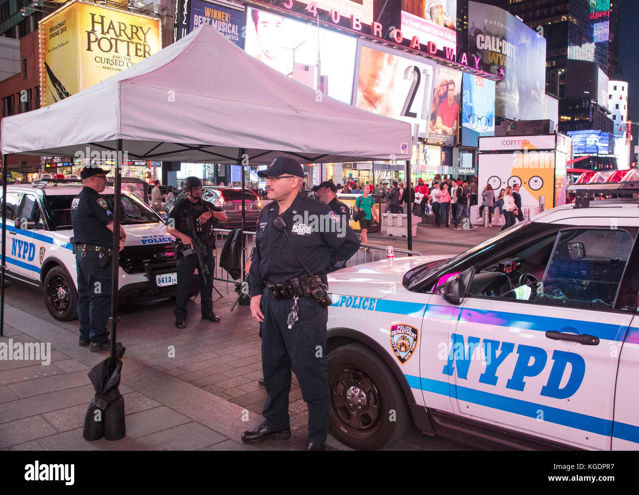 Nypd times square Banque de photographies et d’images à haute ...
