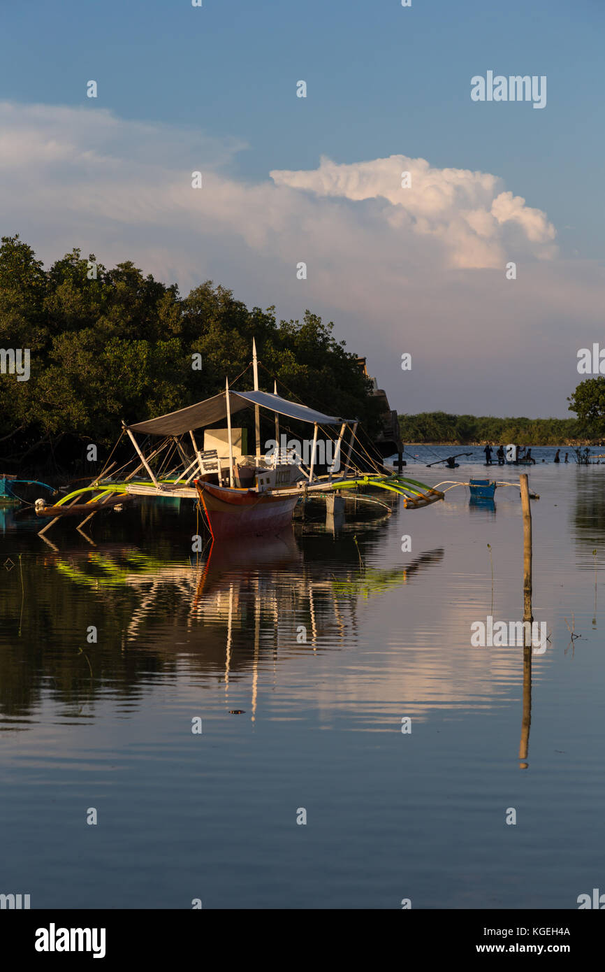 Asie Philippines Cebu Mactan sanctuaire mactan bateaux pompe dans les ...