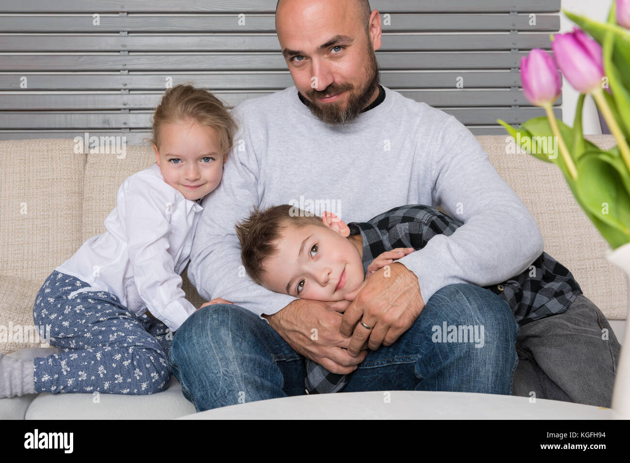 Le père et les enfants, portrait de famille réel Photo Stock - Alamy