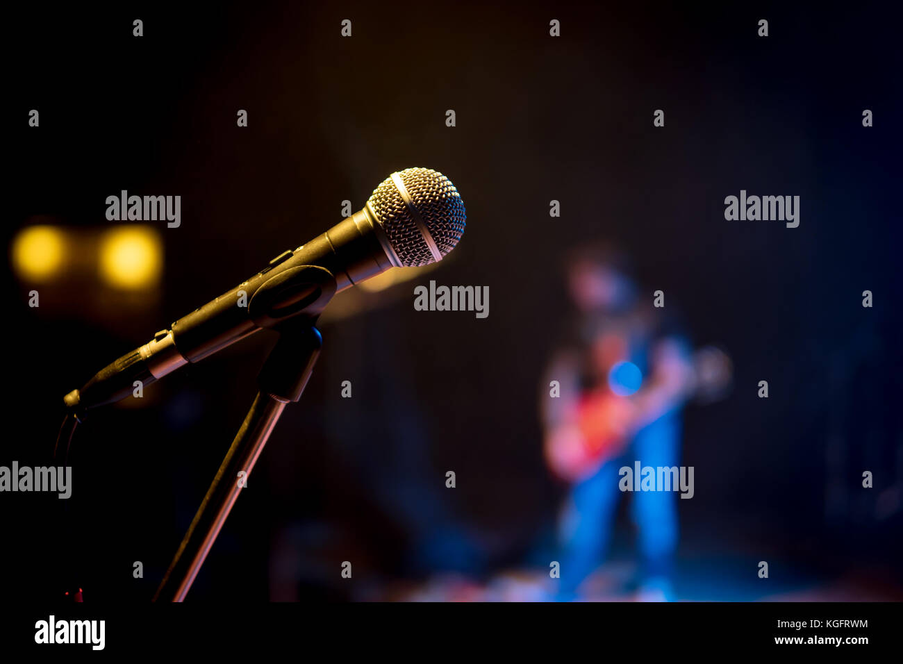 Microphone de scène de concert vide Banque de photographies et d’images ...