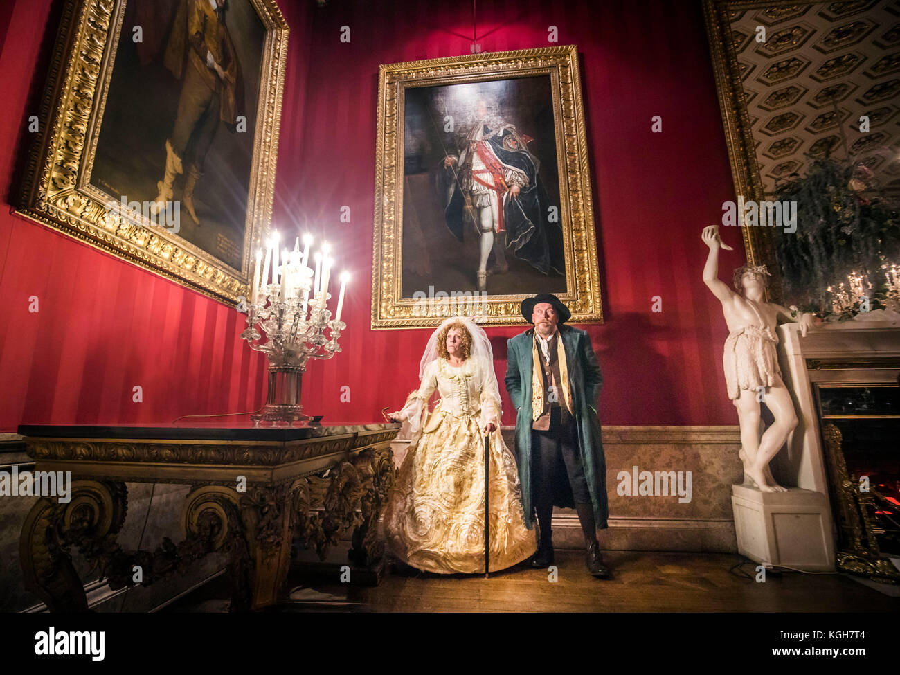 Acteurs Carole Copeland jouant Miss Havisham et Robert Laughlin jouant ...