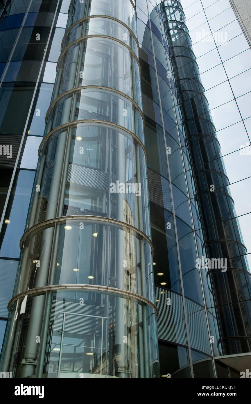 Ascenseur à façade en verre transparent Photo Stock - Alamy