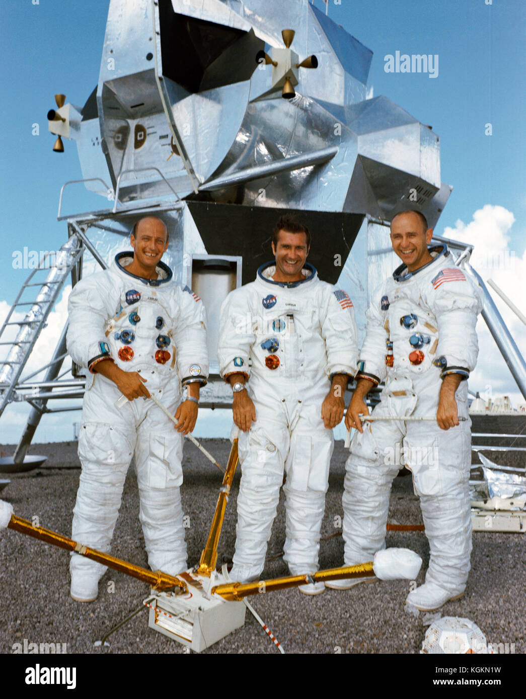 Les astronautes de la mission Apollo 12 de la nasa posent pour une ...
