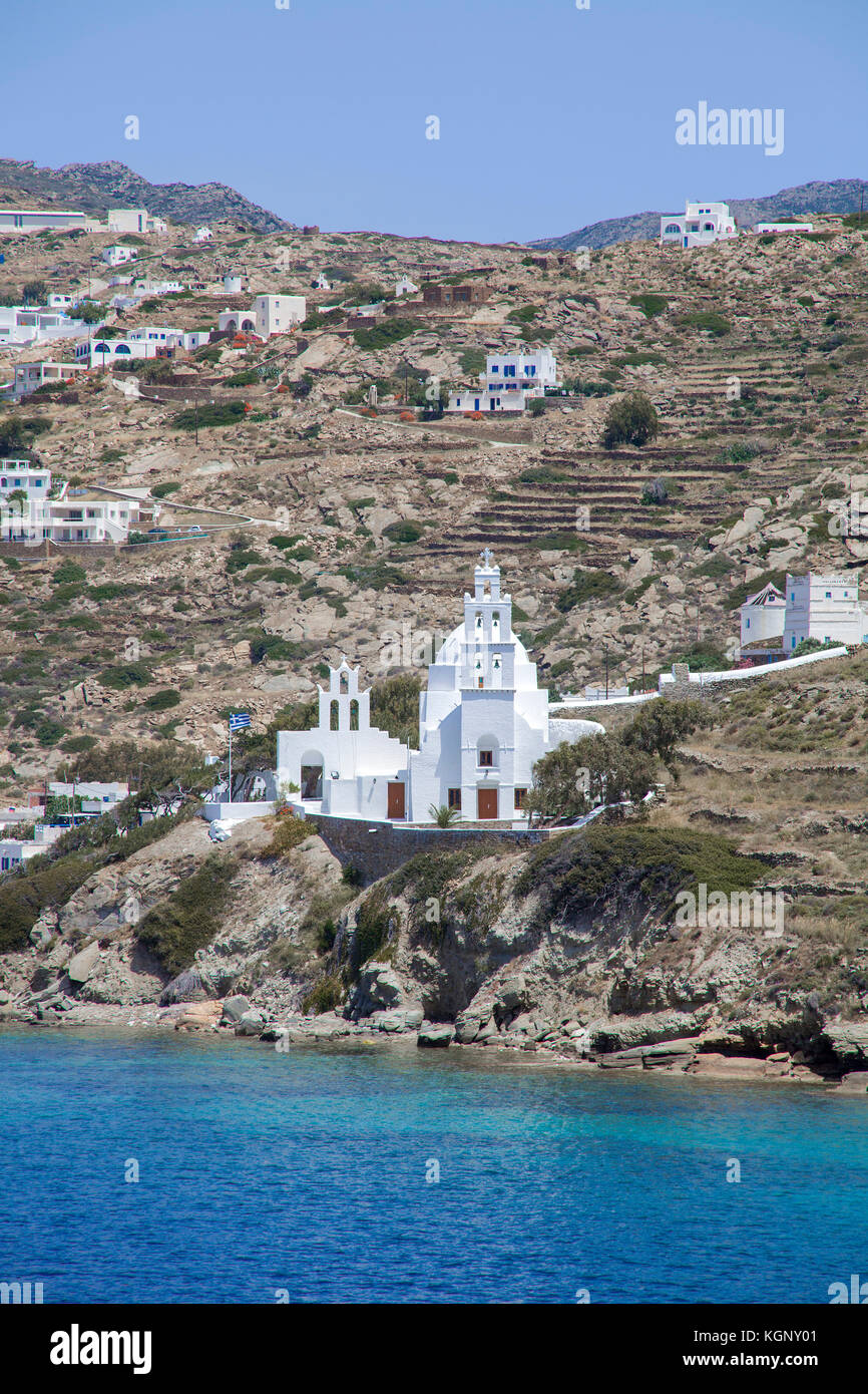 Église agia irène au port d''ormos, l'île d'Ios, Cyclades, Mer Égée ...