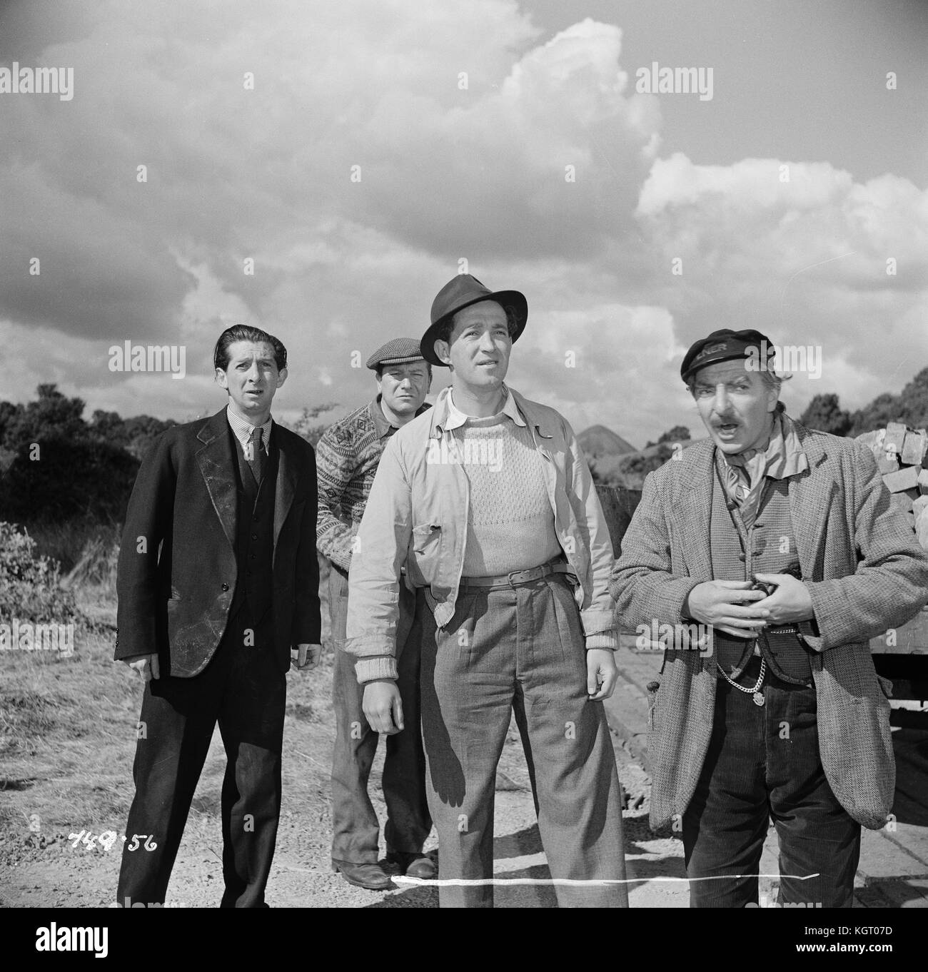 L'Titfield Thunderbolt (1953) , John Gregson , Hugh Griffith Photo ...