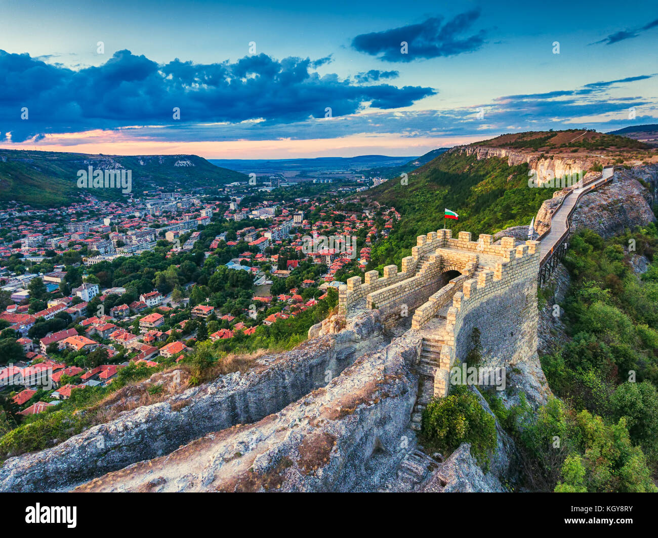 Vue aérienne de la forteresse médiévale Ovech près de Provadia ...
