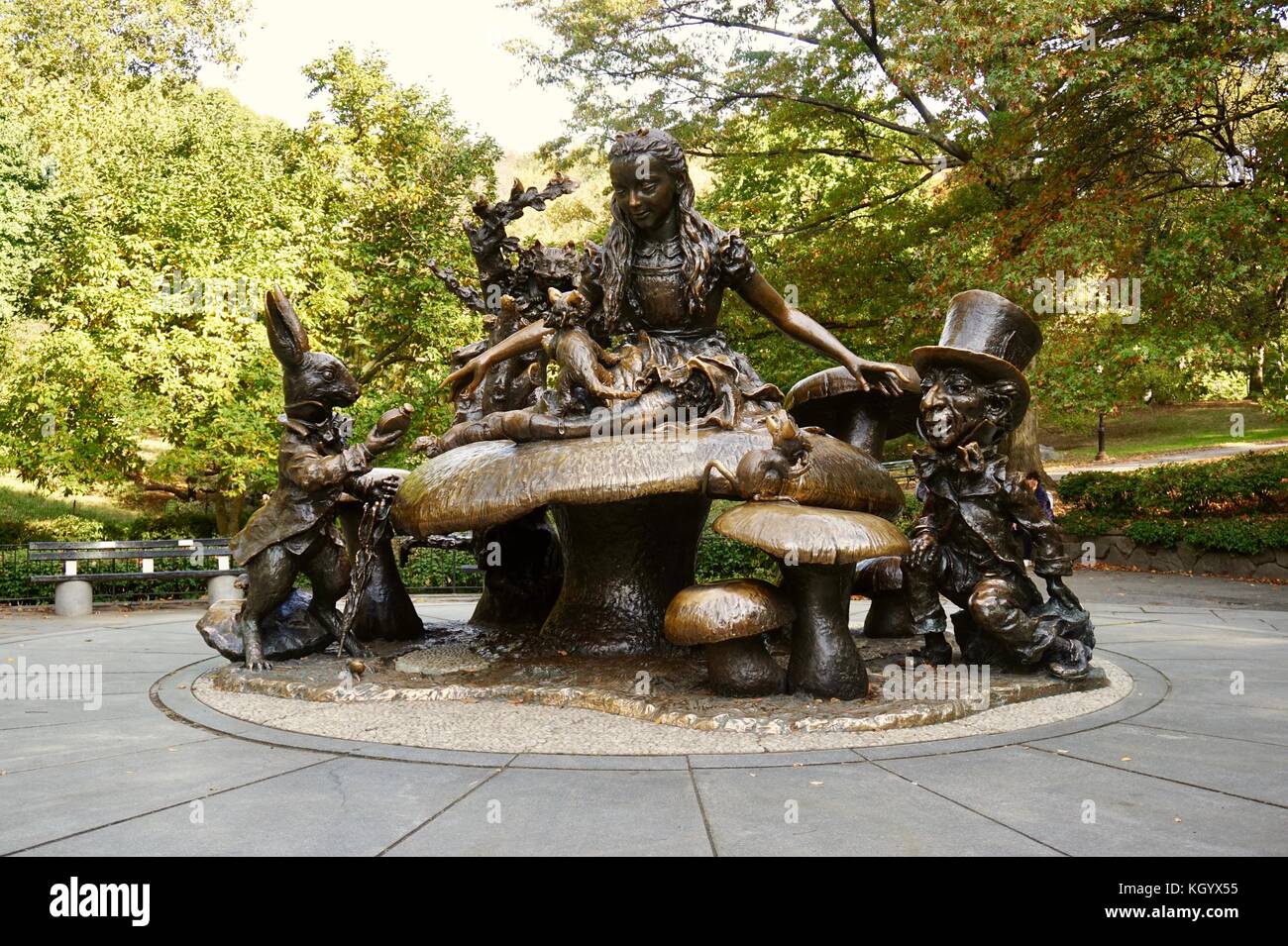 Alice au pays des merveilles champignon Banque de photographies et d ...