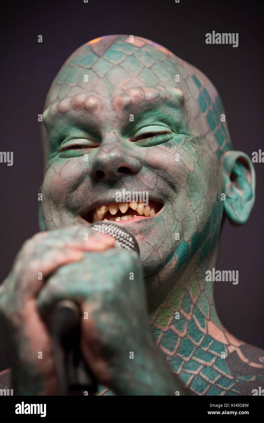 Body modifications Banque de photographies et d’images à haute ...