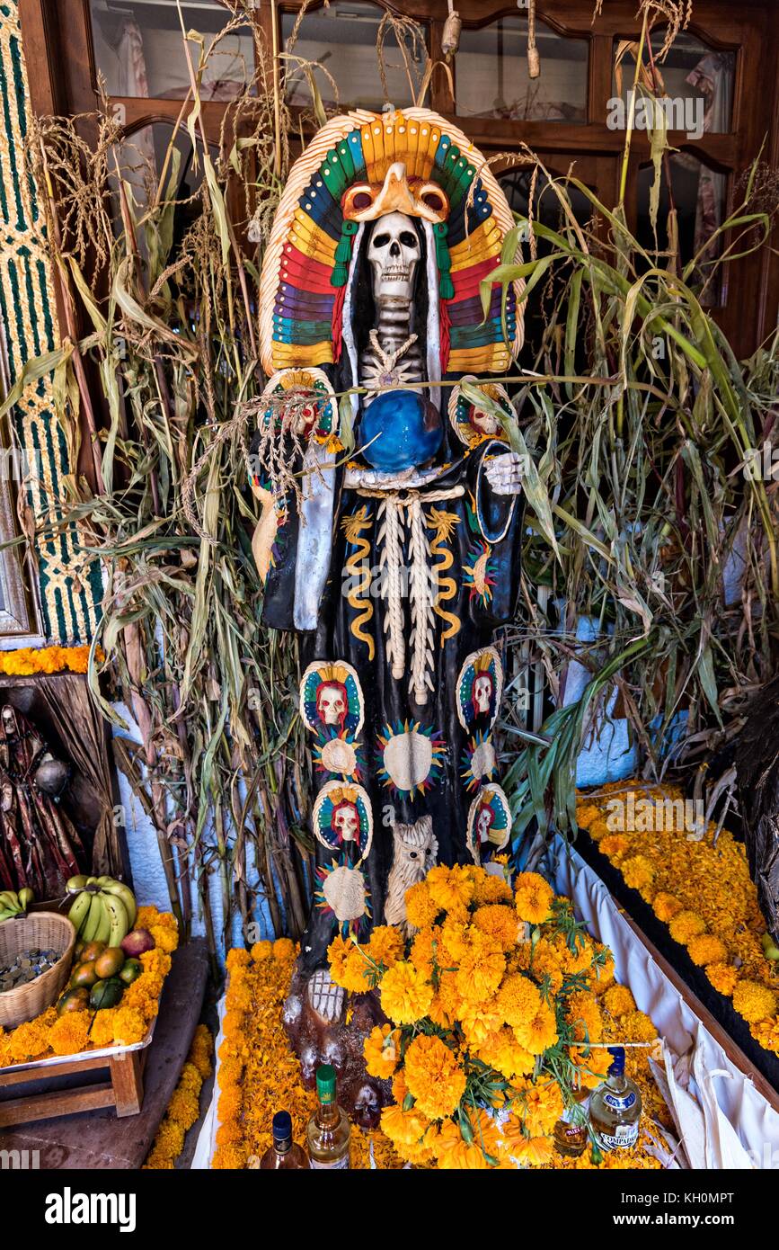 Mexican santa muerte saint death Banque de photographies et d’images à ...