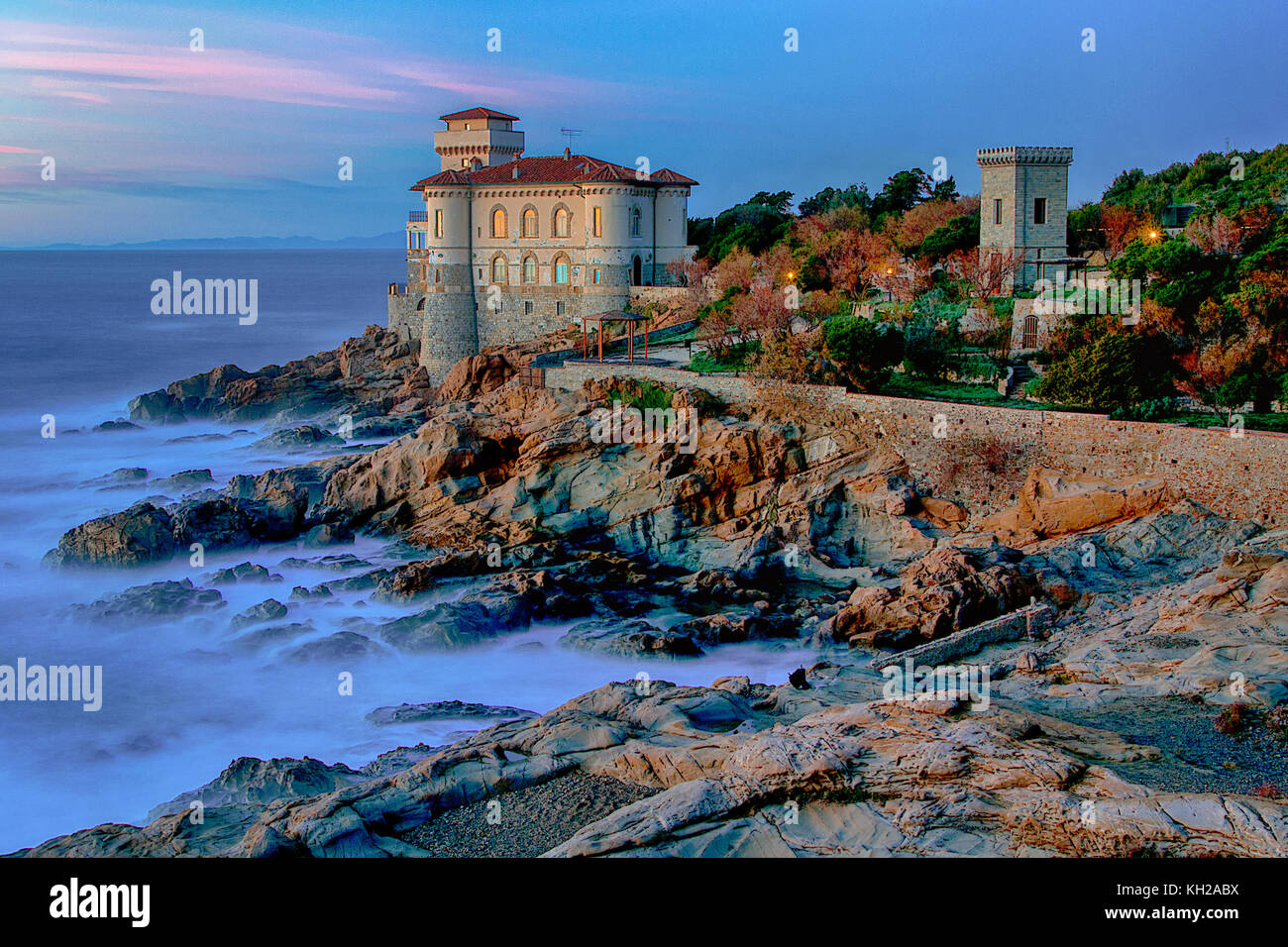 Castello fiaba mare Banque de photographies et d’images à haute ...