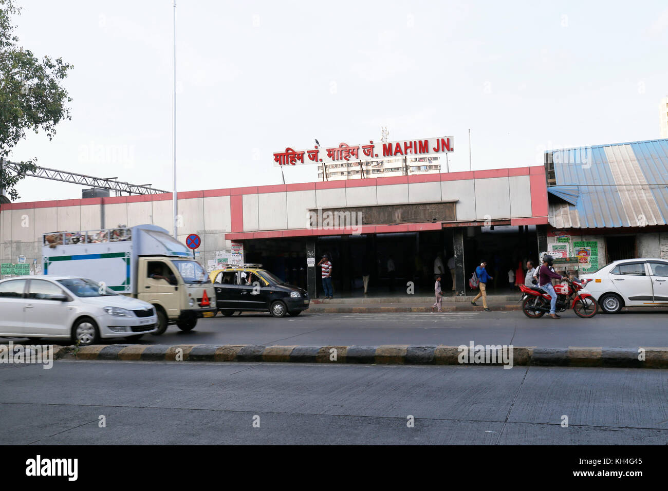 La gare de mahim junction Banque de photographies et d’images à haute ...