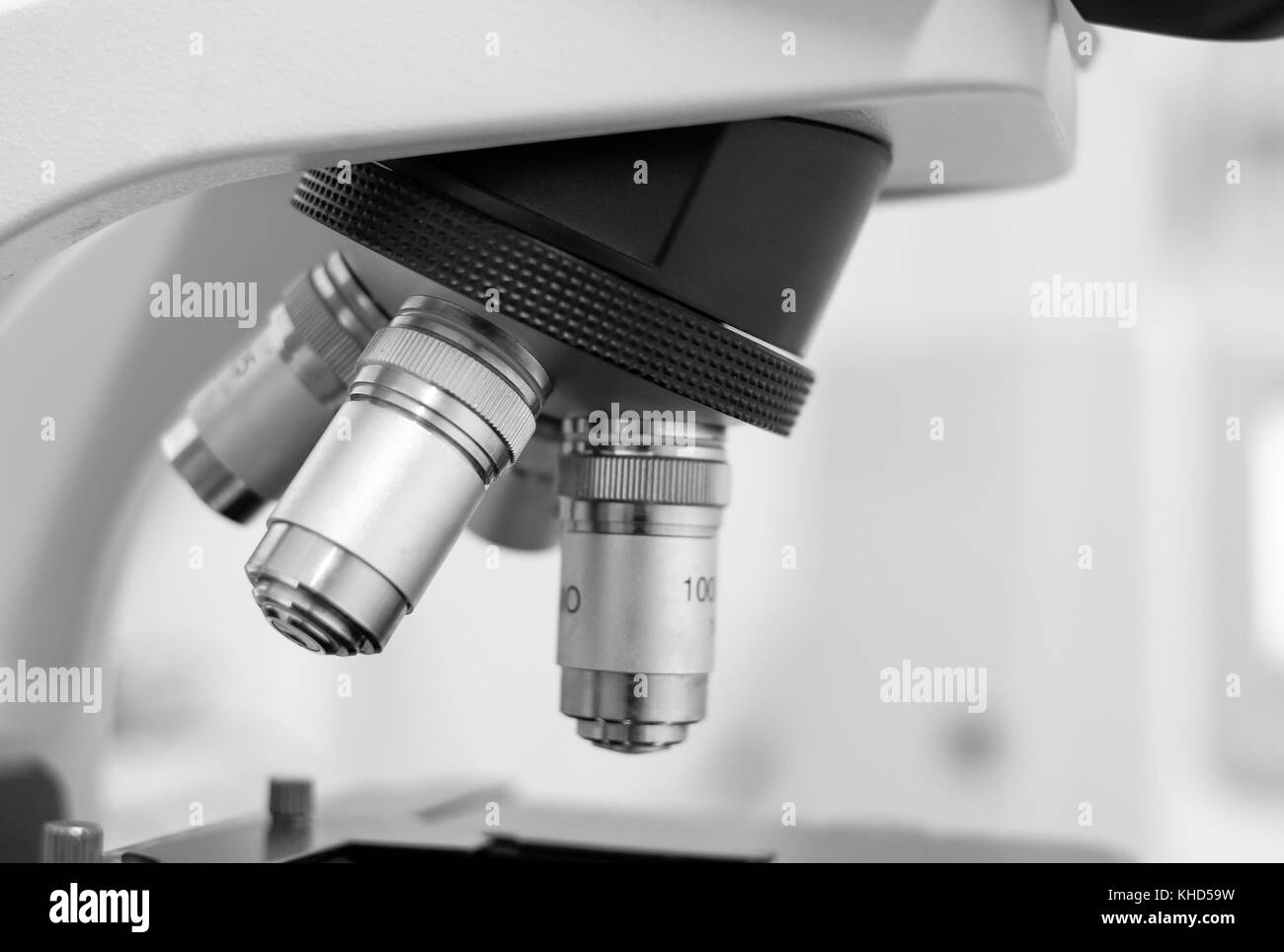 Microscope de laboratoire Banque d'images noir et blanc - Alamy