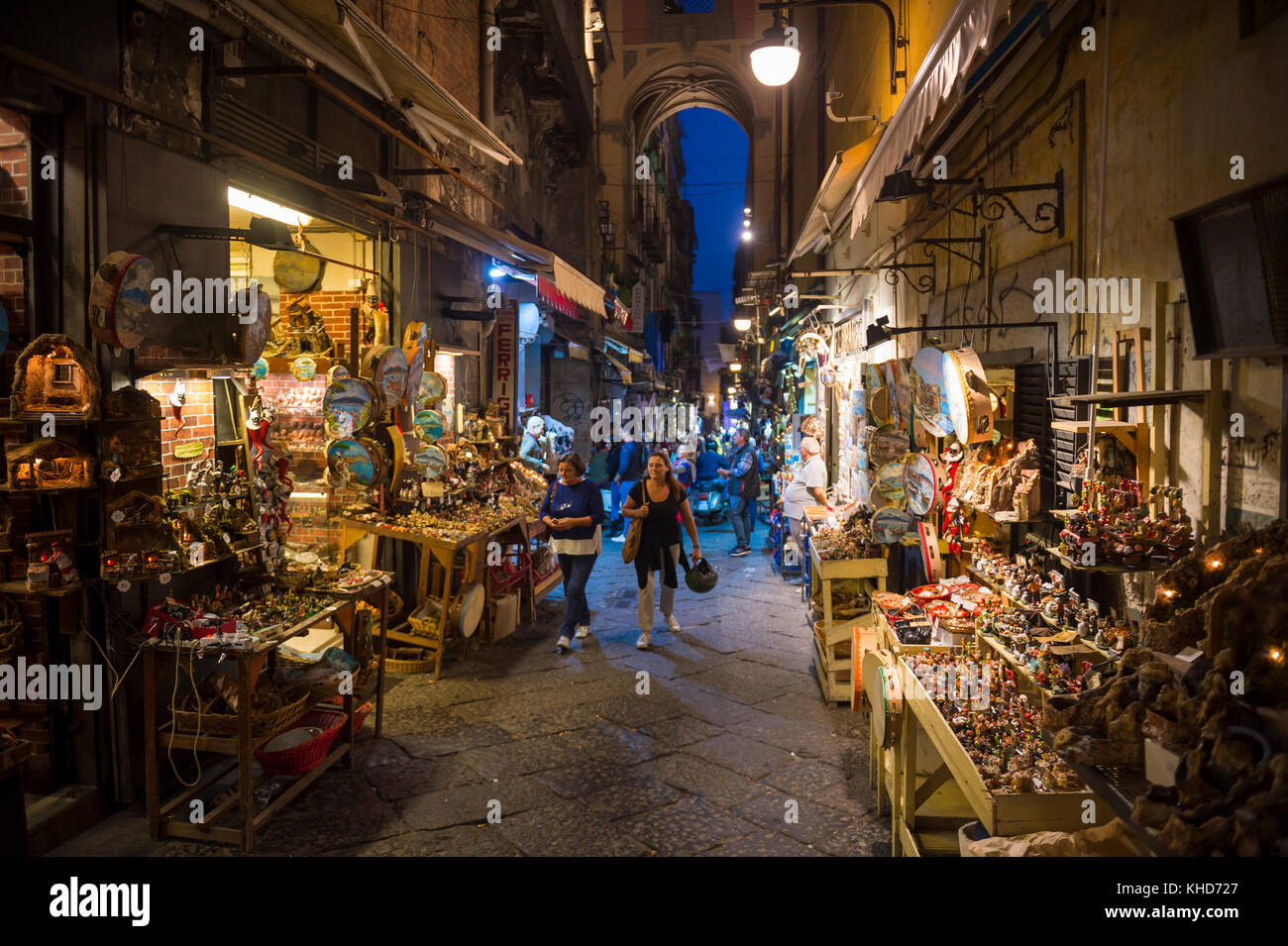 Naples, Italie - 16 octobre 2017 : nuit vue sur la célèbre allée 'Noël ...