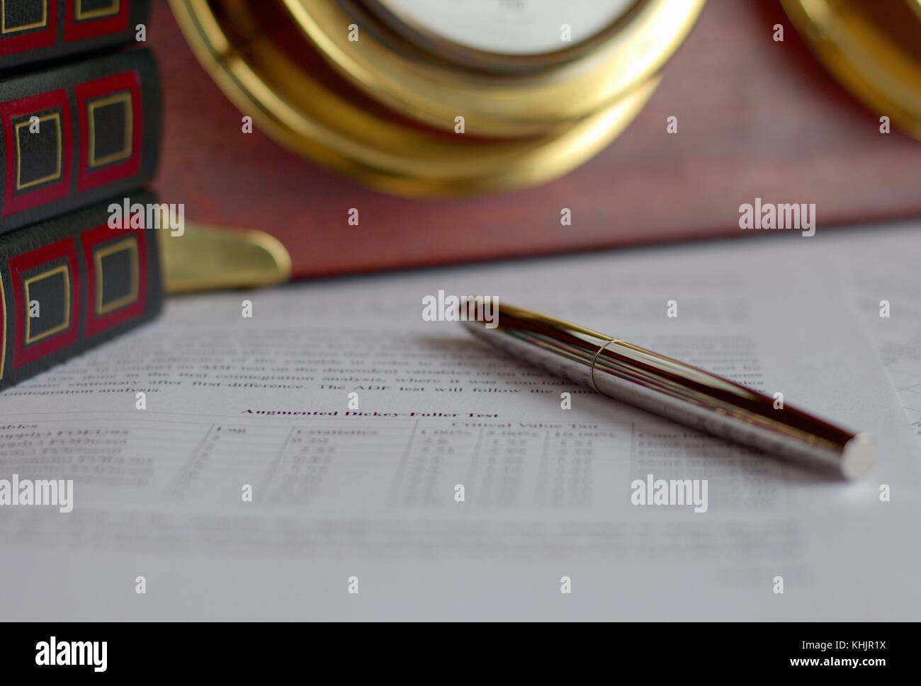 Reprendre la forme sur la table Banque de photographies et d’images à ...