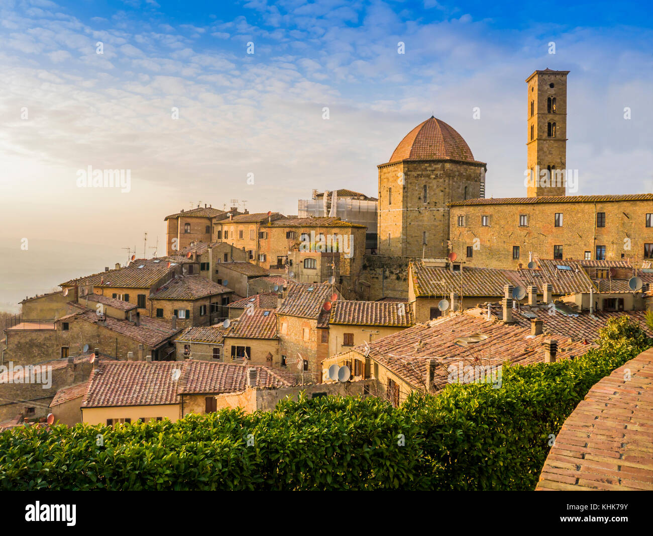 Vue panoramique de Volterra, village toscan d'origine étrusque, célèbre ...