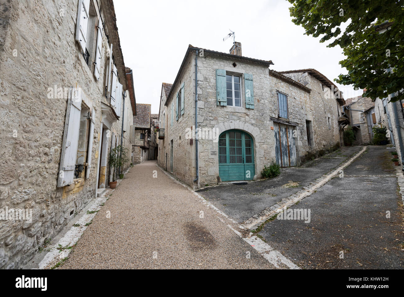 Issigeac village Banque de photographies et d’images à haute résolution ...