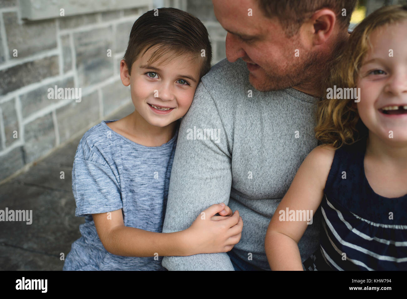 Le Père Avec Son Fils Et Sa Fille Photo Stock Alamy