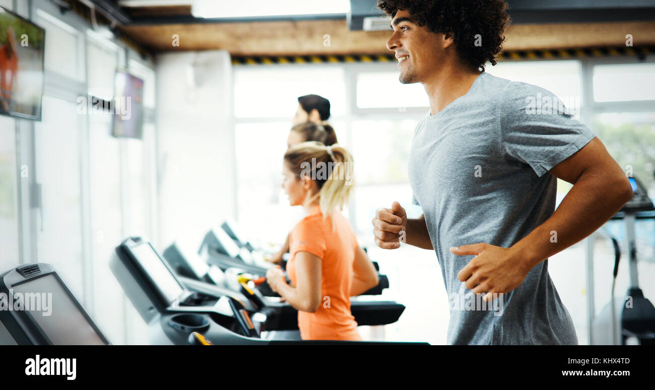 Cardio training Banque de photographies et d’images à haute résolution ...