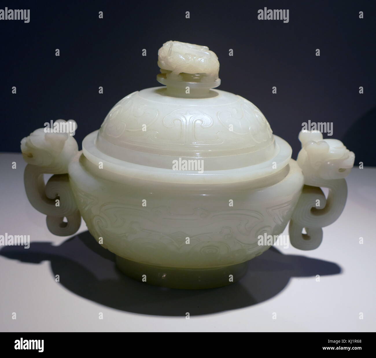 Vase chinois, jaune, faite pour le Temple de la Terre, de la porcelaine ...