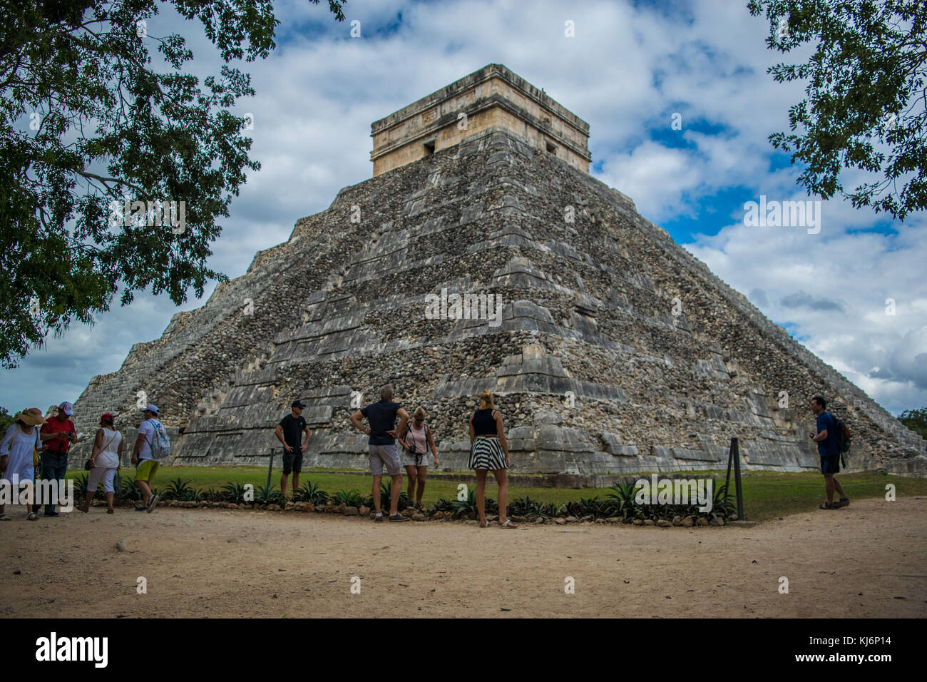 El castillo chichen itza Banque de photographies et d’images à haute ...