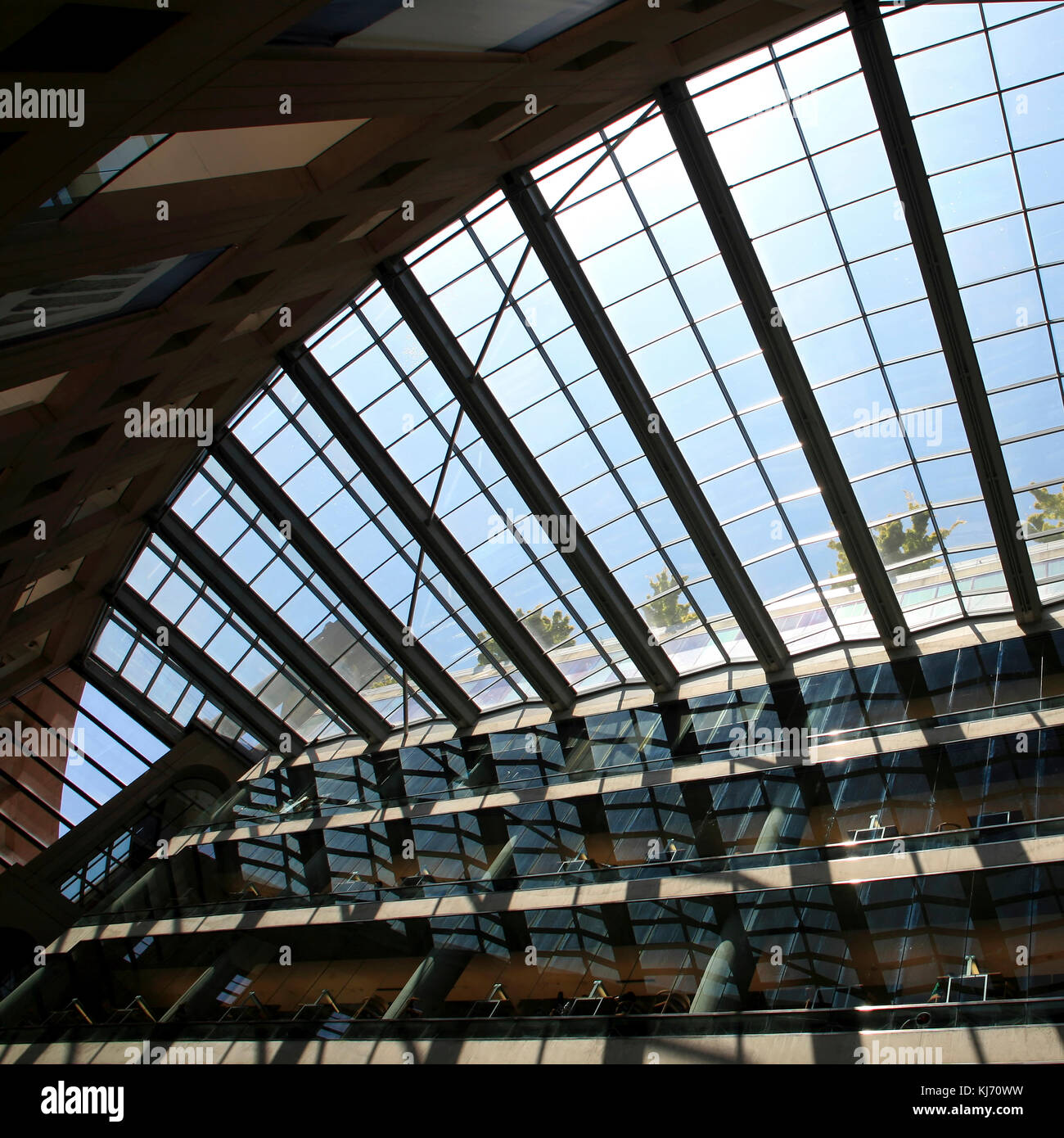 Plafond de l'atrium Banque de photographies et d’images à haute ...