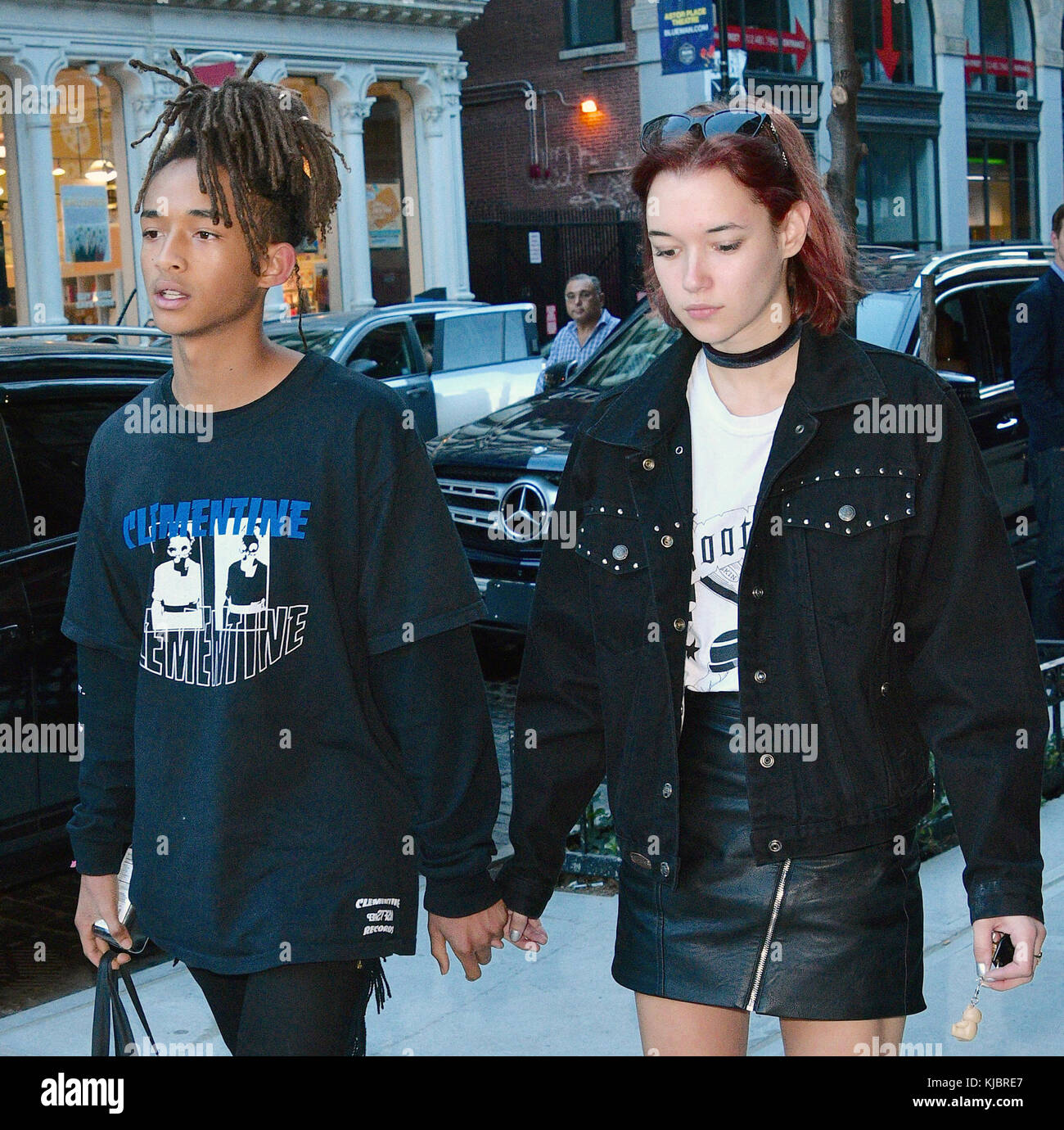 Jaden smith walks in soho with his girlfriend sarah snyde Banque de ...