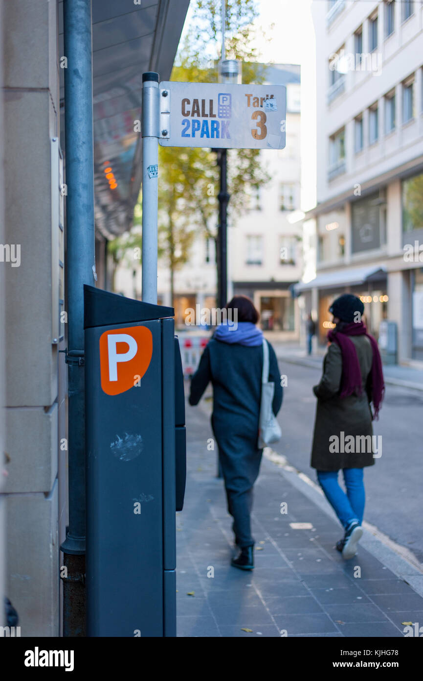 Automatic ticket machine Banque de photographies et d’images à haute ...