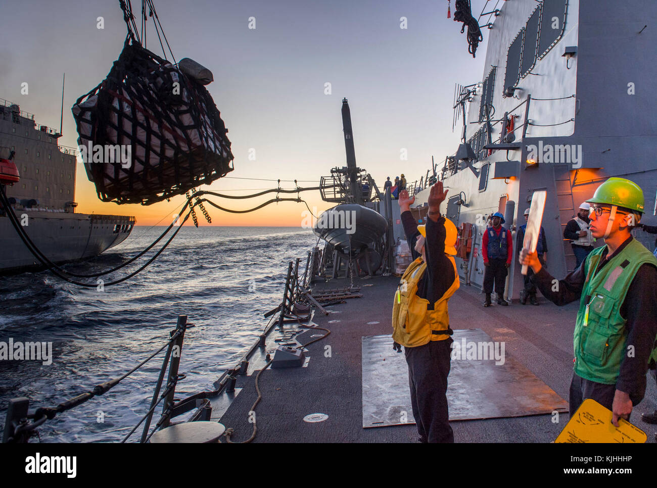 OCÉAN PACIFIQUE (nov 7, 2017) le compagnon de Boatswain de 3e classe ...