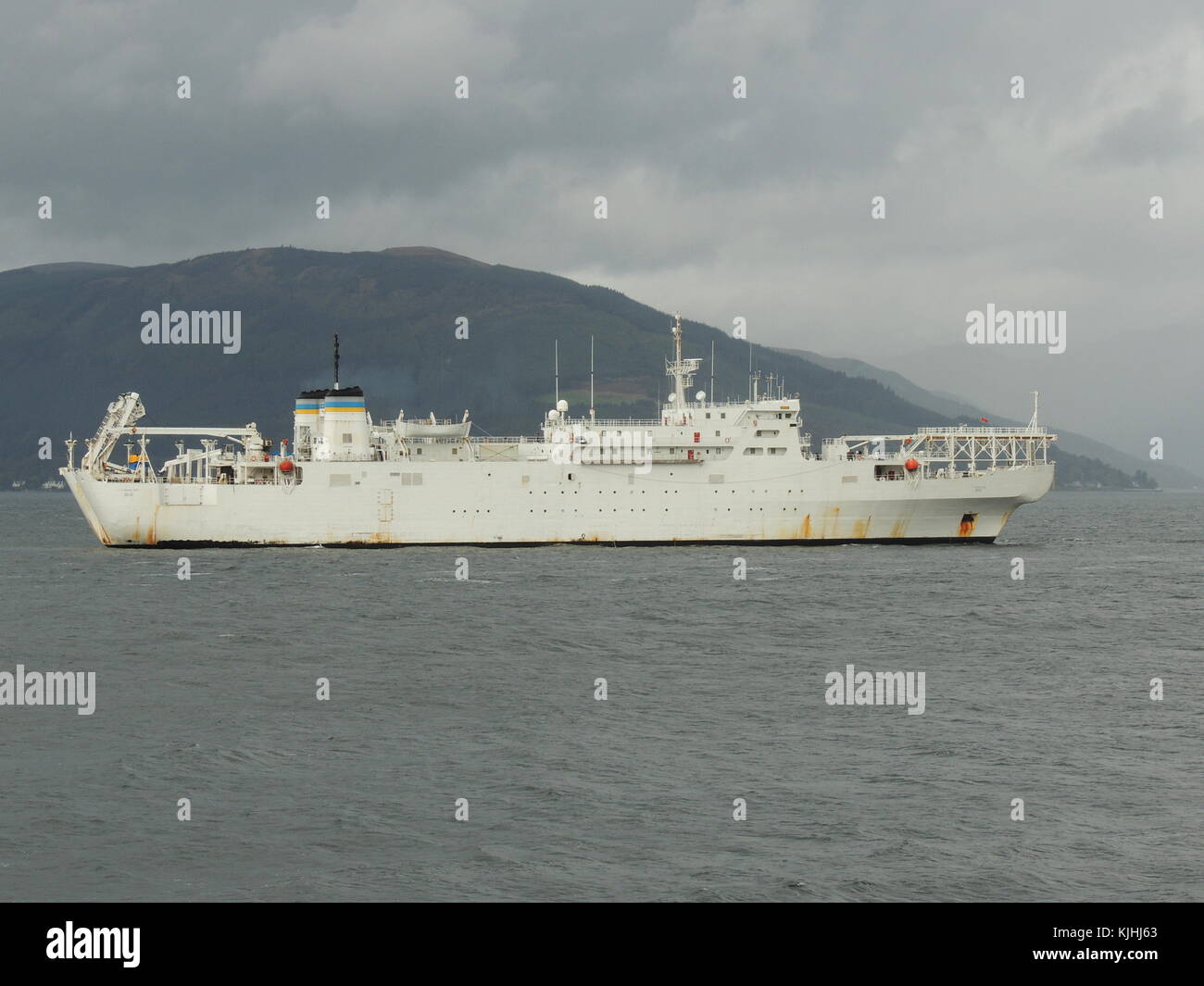 USNS Zeus (T-ARC-7), un navire de pose et de réparation de câbles de ...