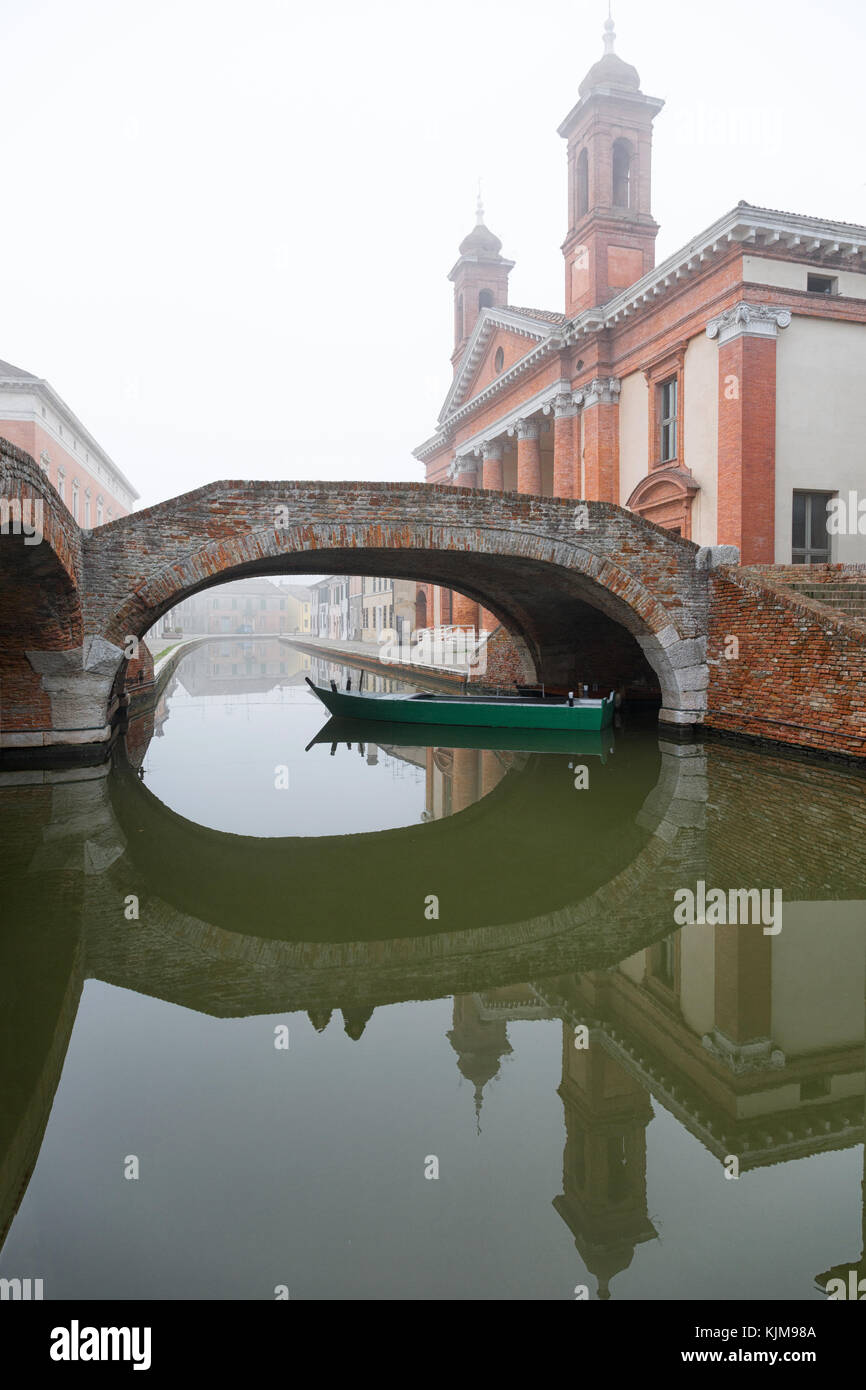 Comacchio (Italie) - caractéristique et fascinante ville historique ...