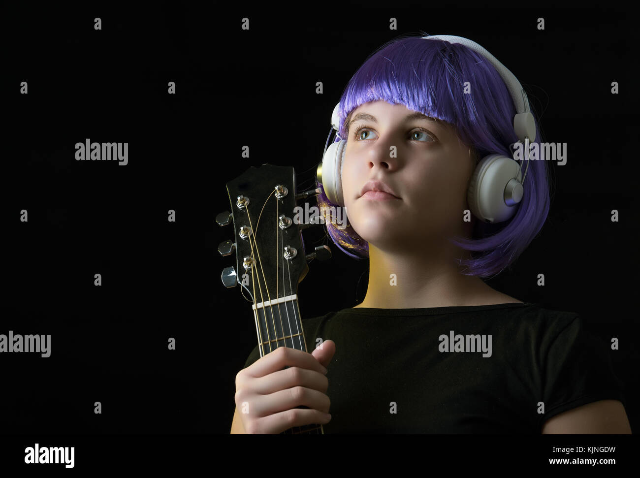 Fille aux cheveux violets Banque de photographies et d’images à haute ...