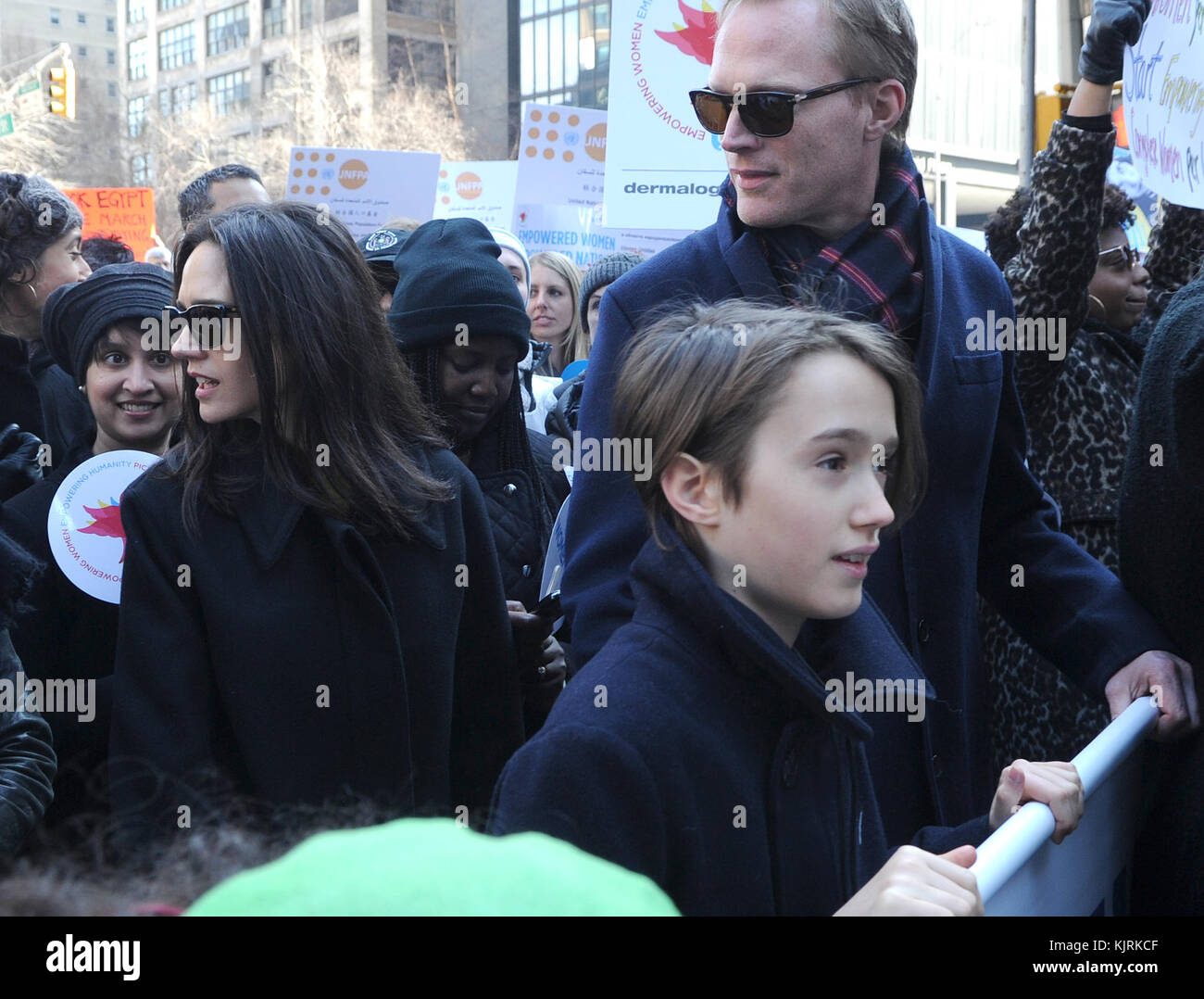 Paul Bettany And Stellan Banque d'image et photos - Alamy