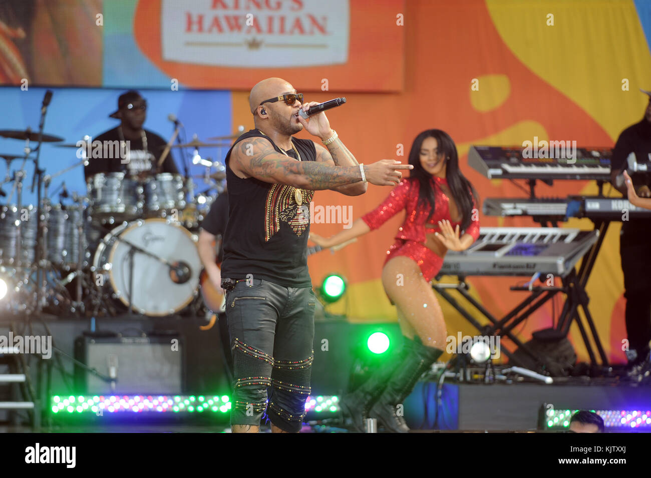 NEW YORK, NY - 27 MAI : le rappeur Flo Rida et Macy Kate se présentent ...